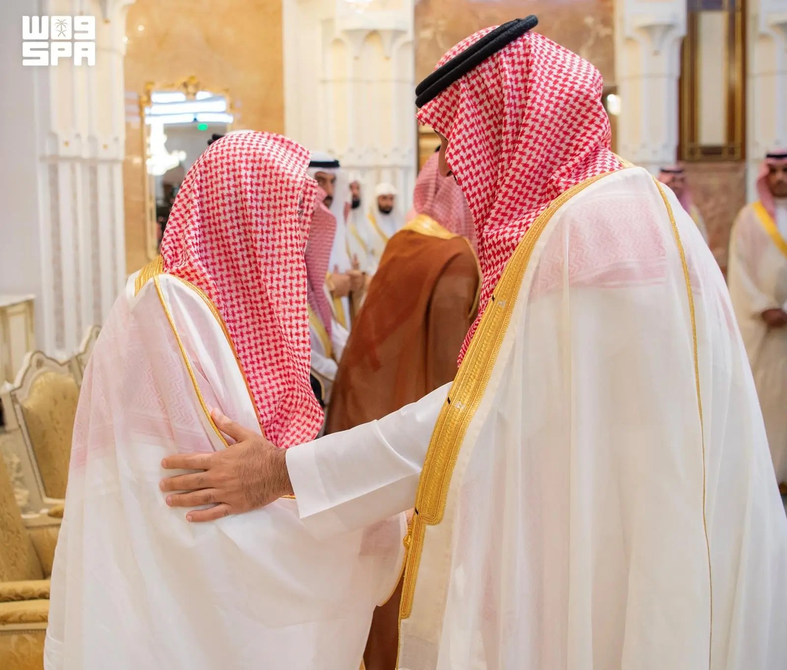 ولي العهد يستقبل المهنئين بعيد الأضحى بقصر منى ويؤكد اعتزاز القيادة ...