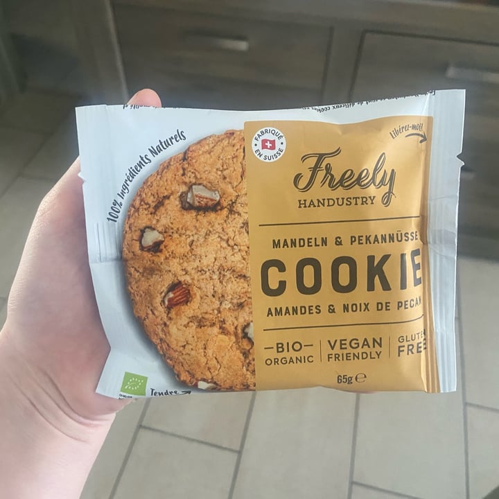 Freely handustry Cookie Almonds & Pecan nuts Review | abillion
