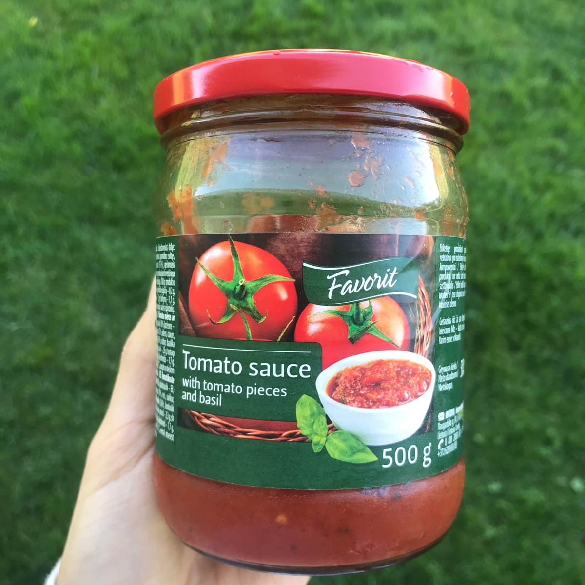 Tomato Sauce With Tomato Pieces And Basil from Favorit - Vegan Product ...