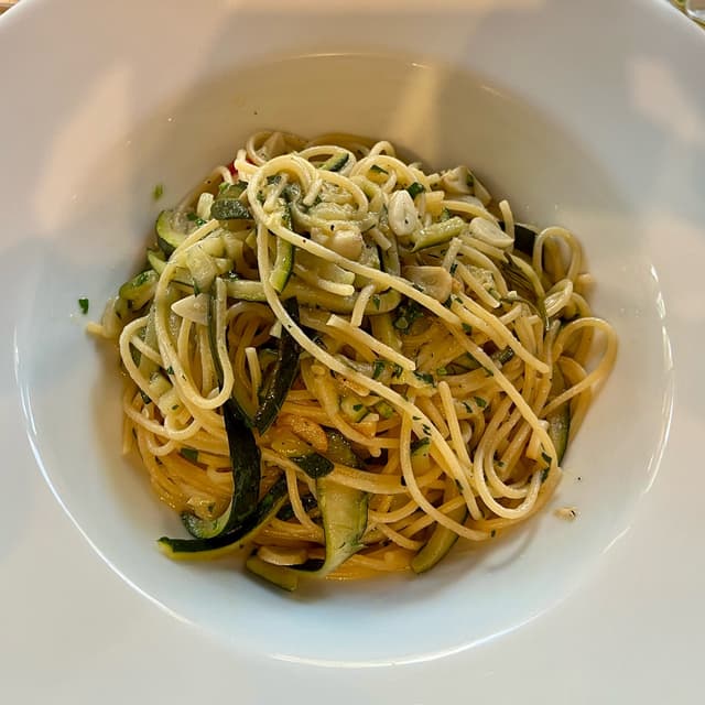 Customised spaghetti alio olio at Pizzeria Pappagone, London - Vegan ...
