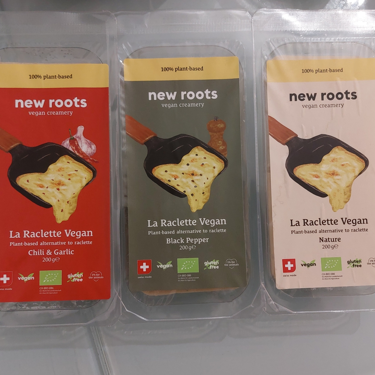 La Raclette Vegan Chili & Garlic from New Roots - Vegan Product Reviews ...