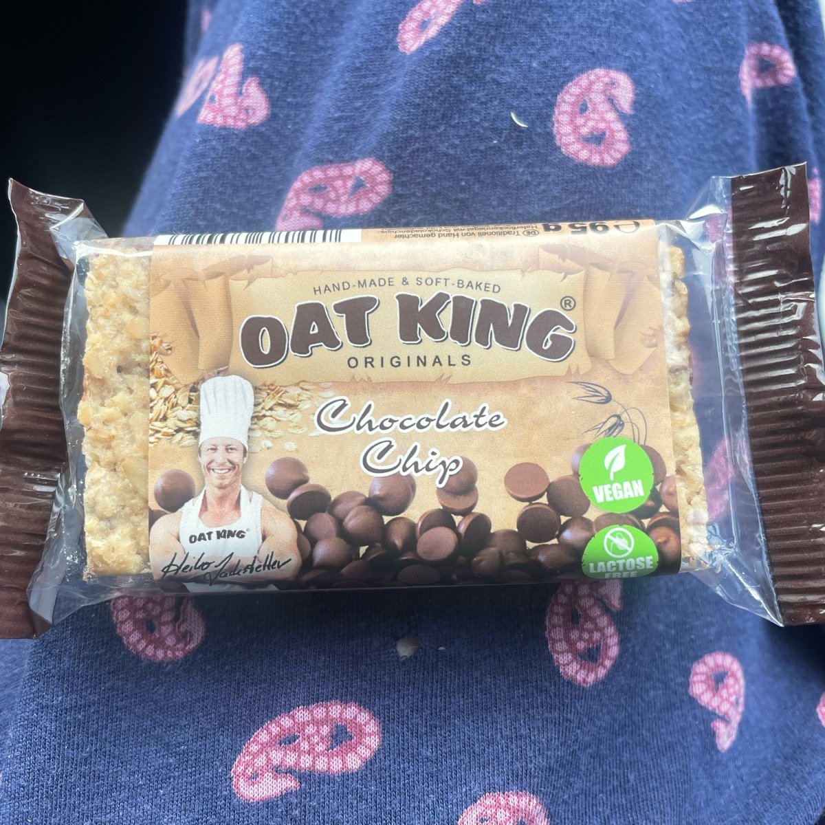 Chocolate chip oat energy bar from OAT KING - Vegan Product Reviews ...