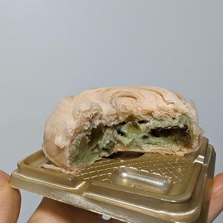 Delcie's Desserts and Cakes Kallang, Singapore Spiral Teochew Pandan ...