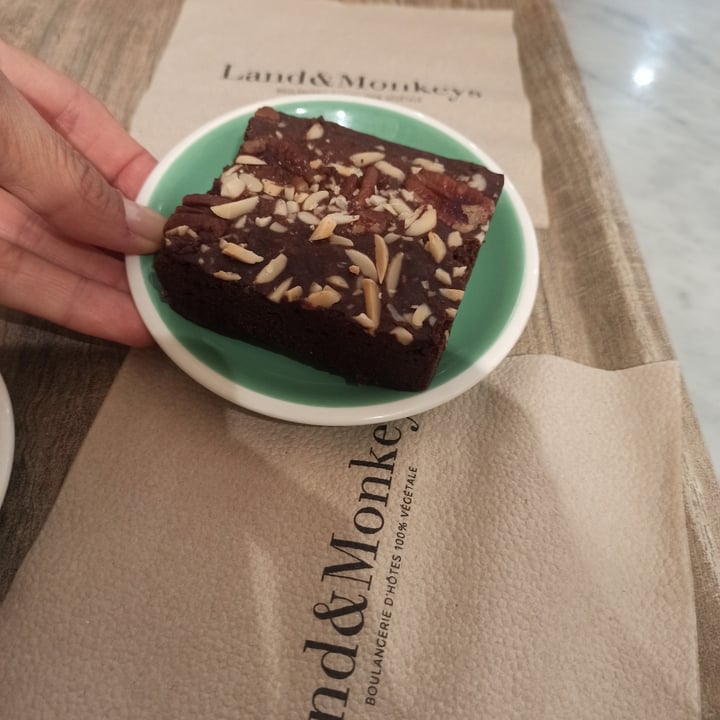 Land&Monkeys Pernety Paris, France brownie Review | abillion