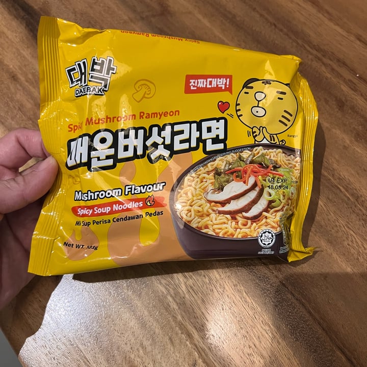 Daebak Spicy Mushroom Ramyeon Review | abillion
