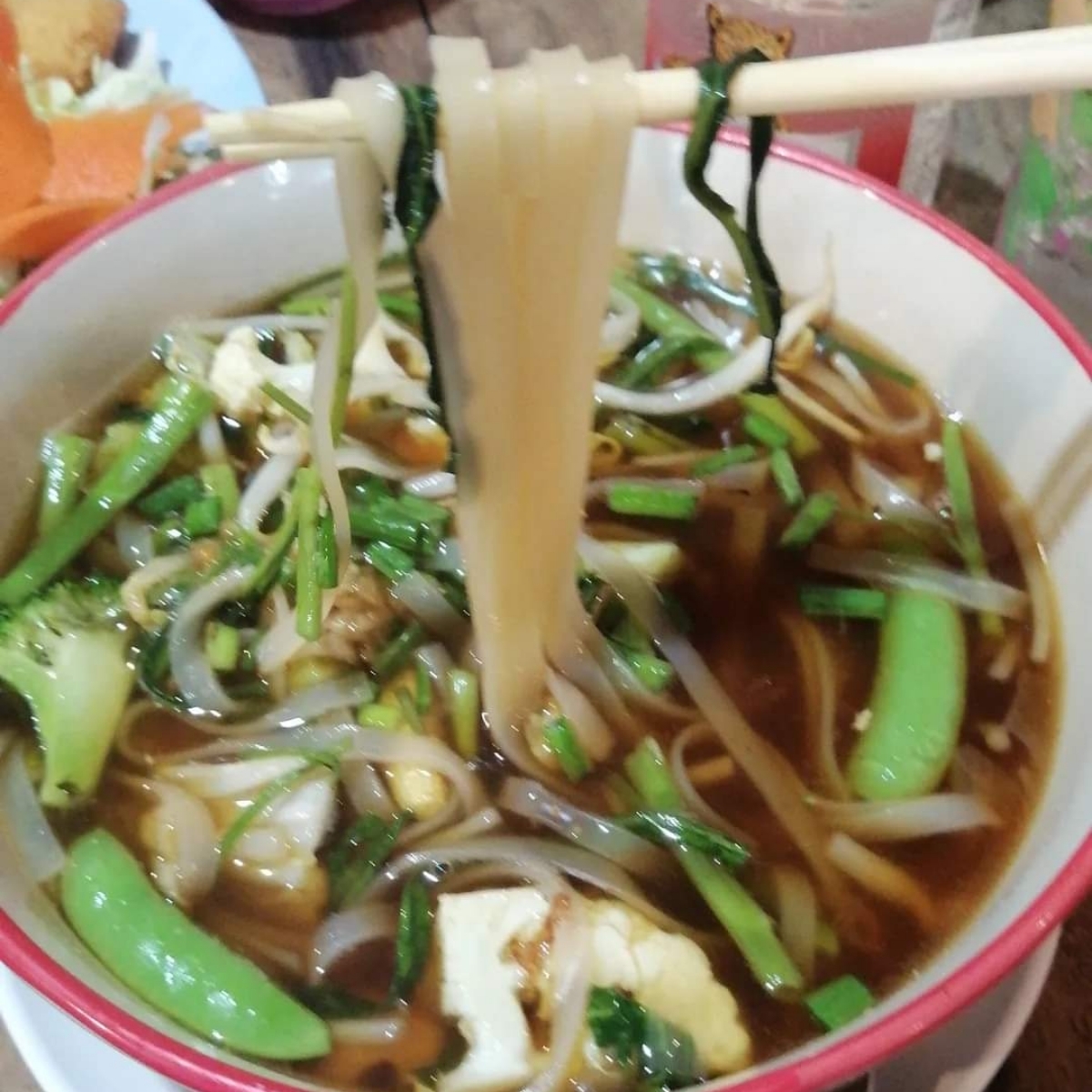 Avaliações de Noodles Soup With Vegetables do Welcome Back Restaurant ...