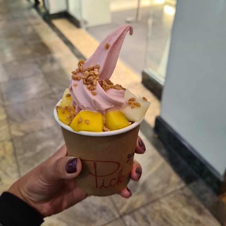 Frooters Oberhausen, Germany Erdbeer eis Review | abillion