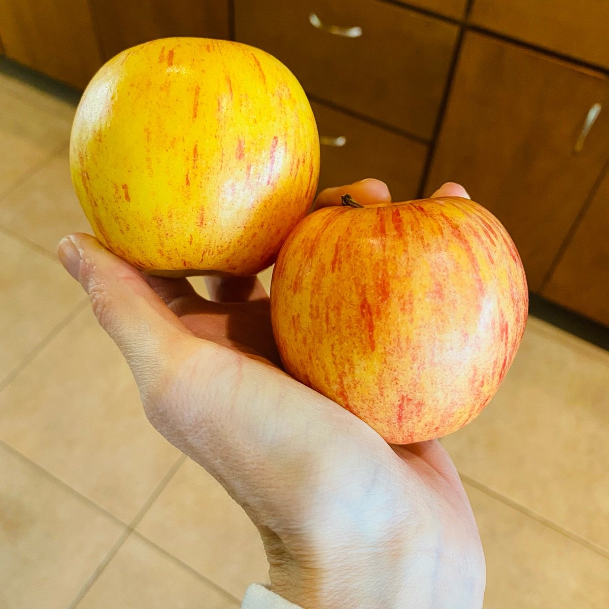 Prima Frutta - Gala Apples Review | abillion