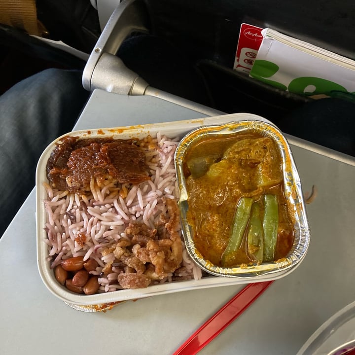 Santan (AirAsia) Pak Nasser's Plant-based Nasi Lemak Review | abillion
