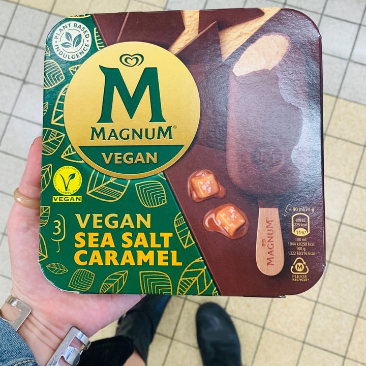 Magnum magnum vegan sea salt caramel Review | abillion