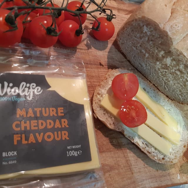 Mature Cheddar Flavour Block from Violife - Vegan Product Reviews ...