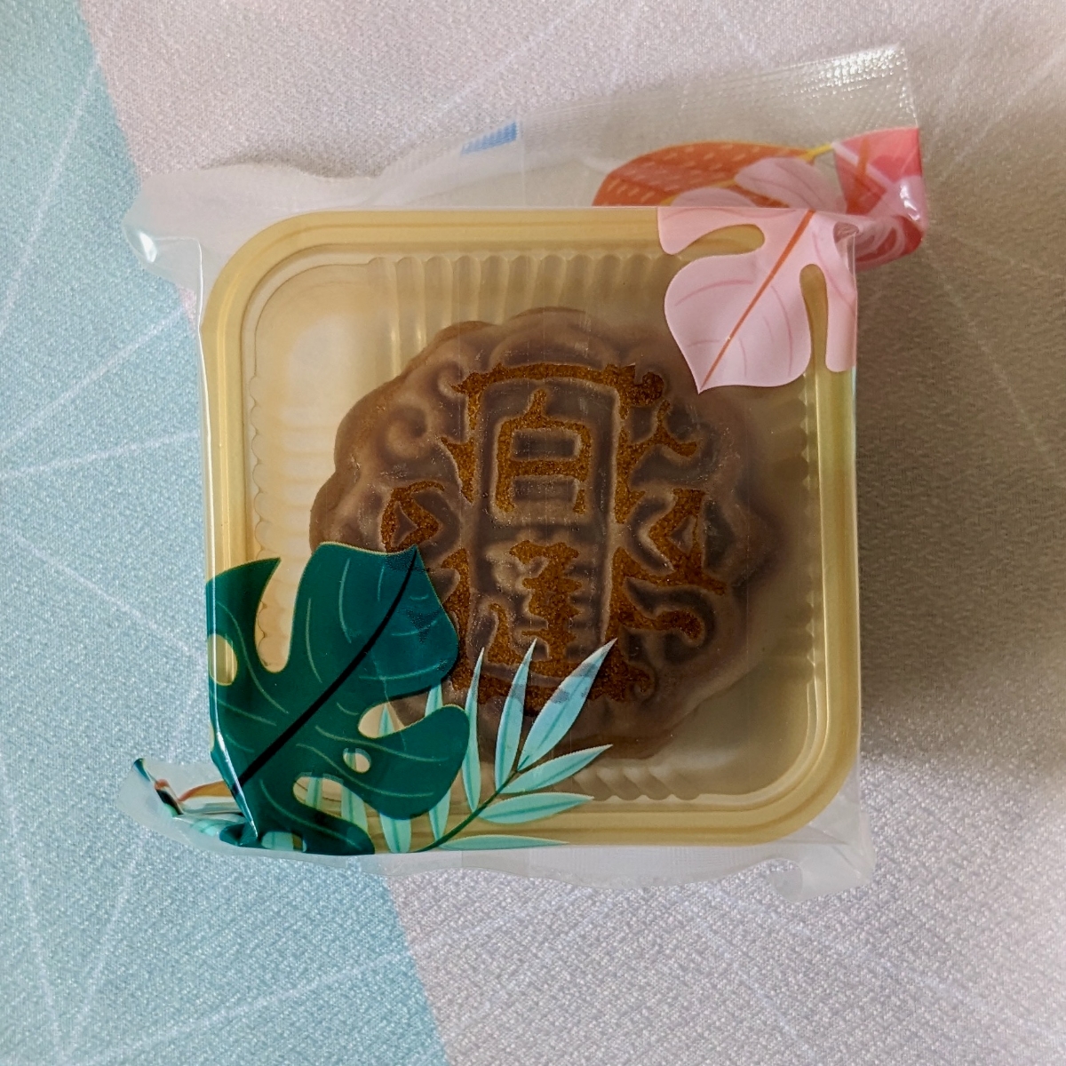 Pure White Lotus Mooncake from Fu Chong 富冲 - Vegan Product Reviews ...
