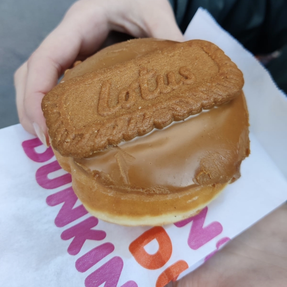 Lotus Bomb at Dunkin' Donuts - Review by @saramanzana | abillion