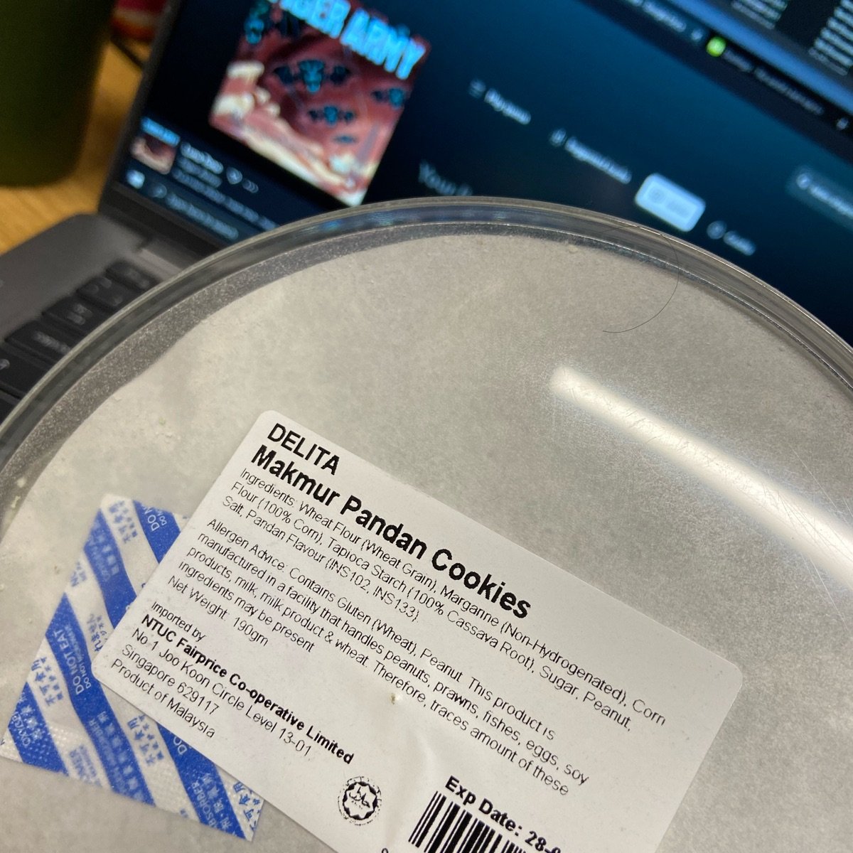 Makmur pandan cookies from Delita - Vegan Product Reviews & Ratings ...