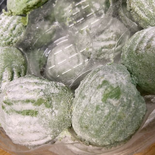 Makmur pandan cookies from Delita - Vegan Product Reviews & Ratings ...