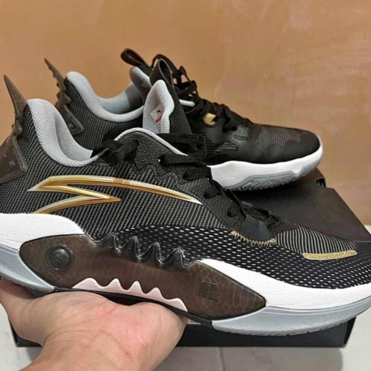 Anta Shockwave 5 Reviews | abillion