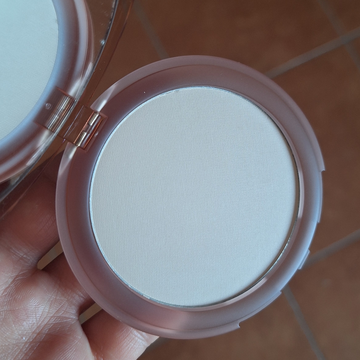 Close-up Smoothing Pressed Powder #light from Nabla Cosmetics - Vegan ...