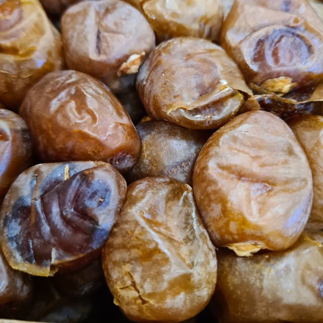 Semi-Dry Dates Barhee from Aldahra - Vegan Product Reviews & Ratings ...