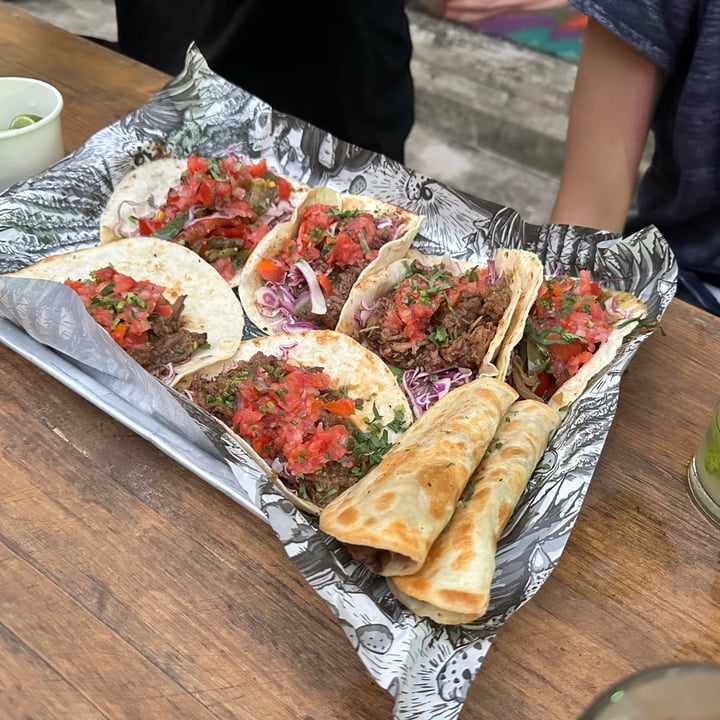 Lavi Taco Chinatown, Singapore Pulled Mushroom Taco Review | abillion