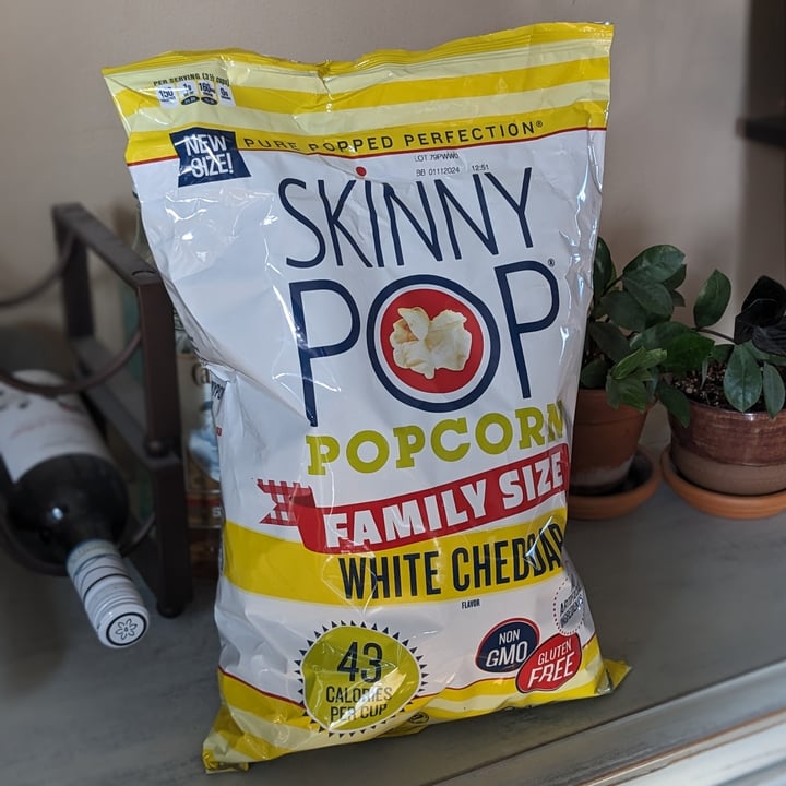 Skinny Pop Skinny Pop White Cheddar Popcorn Review | abillion