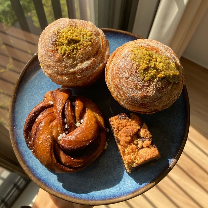 LOAF sourdough bakery Noord-Oost, Utrecht, Netherlands Cruffin ...