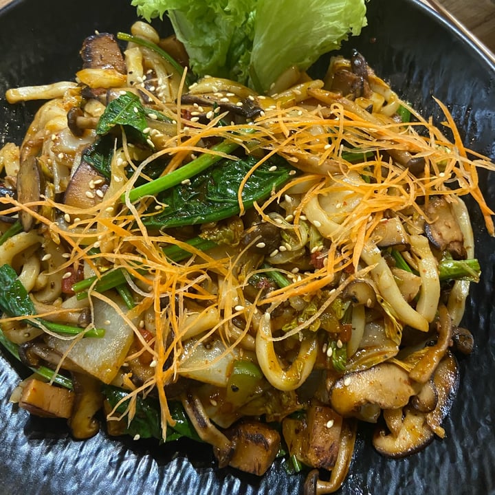 Saute-San Kallang, Singapore Mala Stir Fried Udon Review | abillion