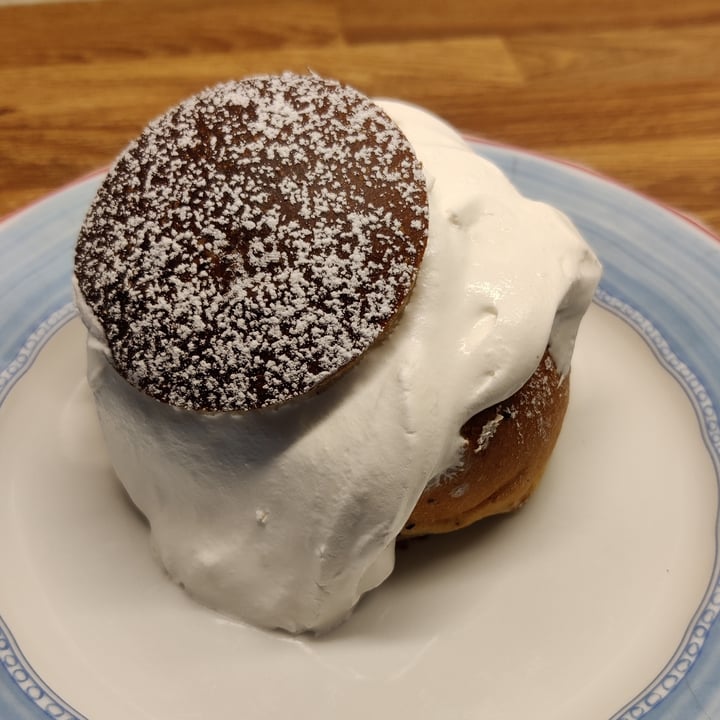 Tegnérs Bageri Tullinge, Sweden semla Review | abillion