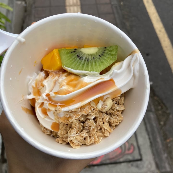Yogurt Republic Ubud Indonesia Vanilla Frozen Yoghurt Review | abillion