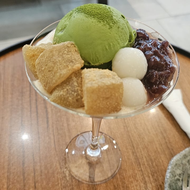 Hvala CHIJMES Downtown Core, Singapore Matcha Azuki Parfait Review ...
