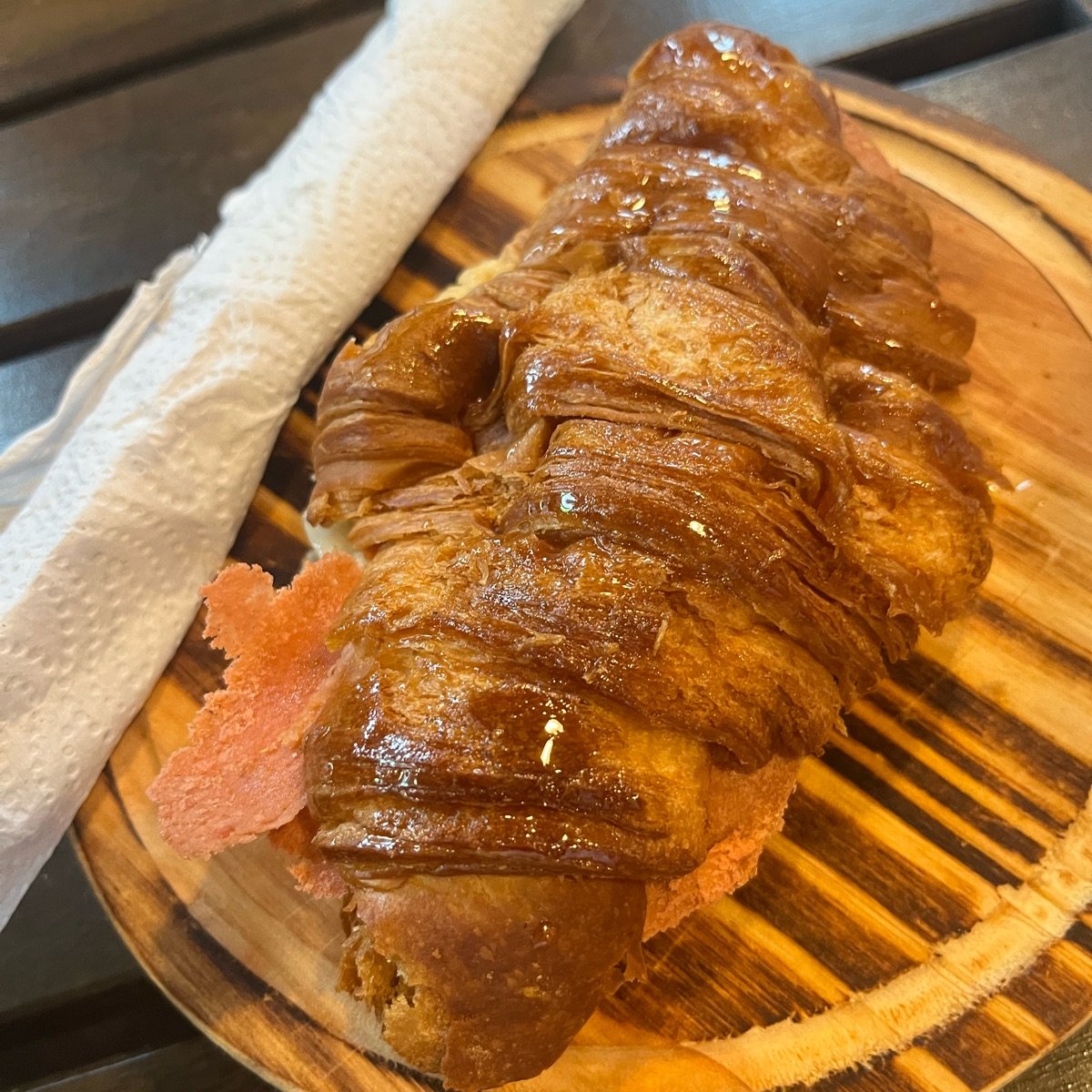Croissant con jamón y queso at PISHKO QENTI HELADERIA ARTESANAL ...