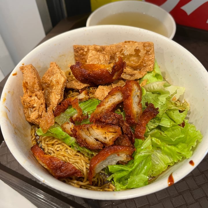 Origanics 启点素食 (Buangkok 万国熟食中心) Sengkang, Singapore Char Siew Kolo Mee ...