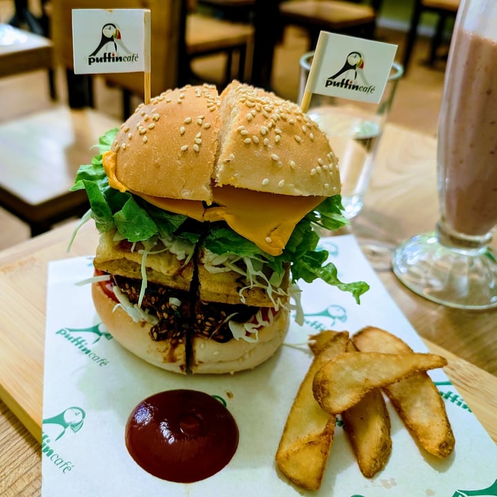 Puffin café Macau OmniBeef Teriyaki Burger with Egg Review | abillion