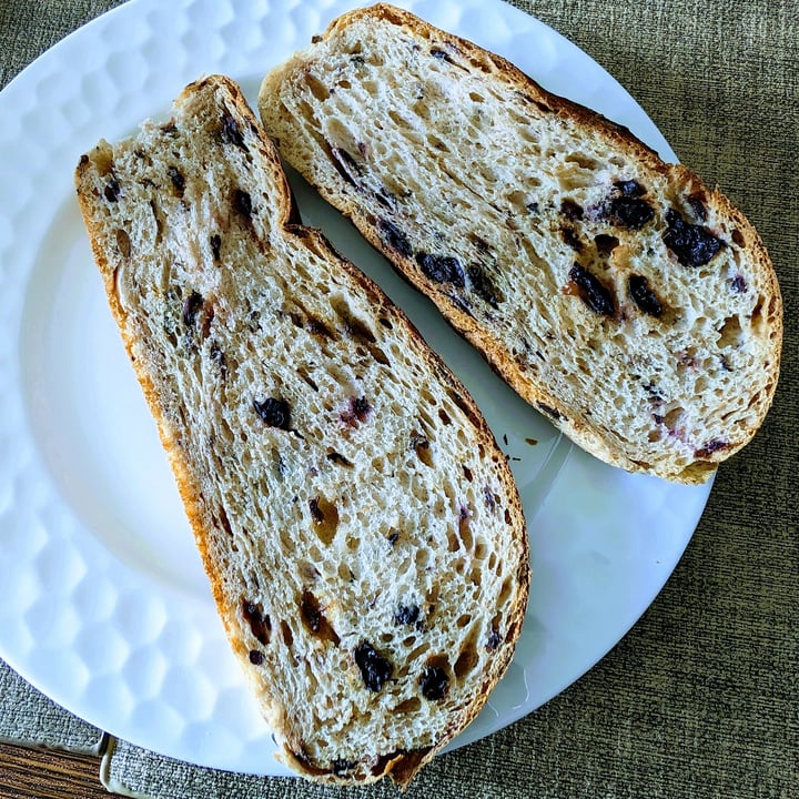 Yin’s Wholefood Country Raisin Sourdough Review | abillion
