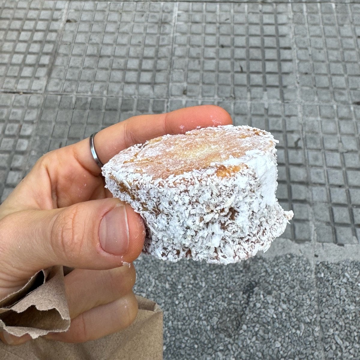 alfajor de coco y dulce de leche from Sablee Vegana - Vegan Product ...