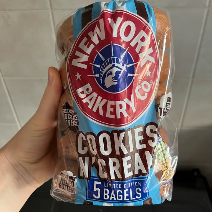 New York Bakery Co Cookies N’Cream Bagels Review | abillion