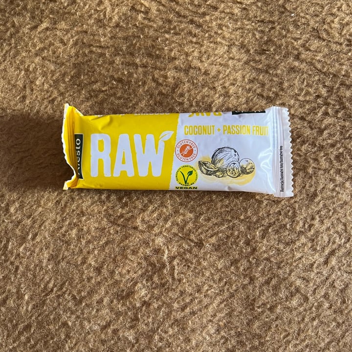 Alesto Coconut & Passion Fruit Raw Bar Review | abillion