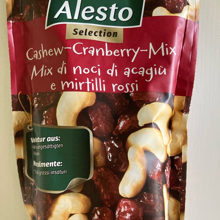 Alesto Cashew and Cranberry Mix Review | abillion