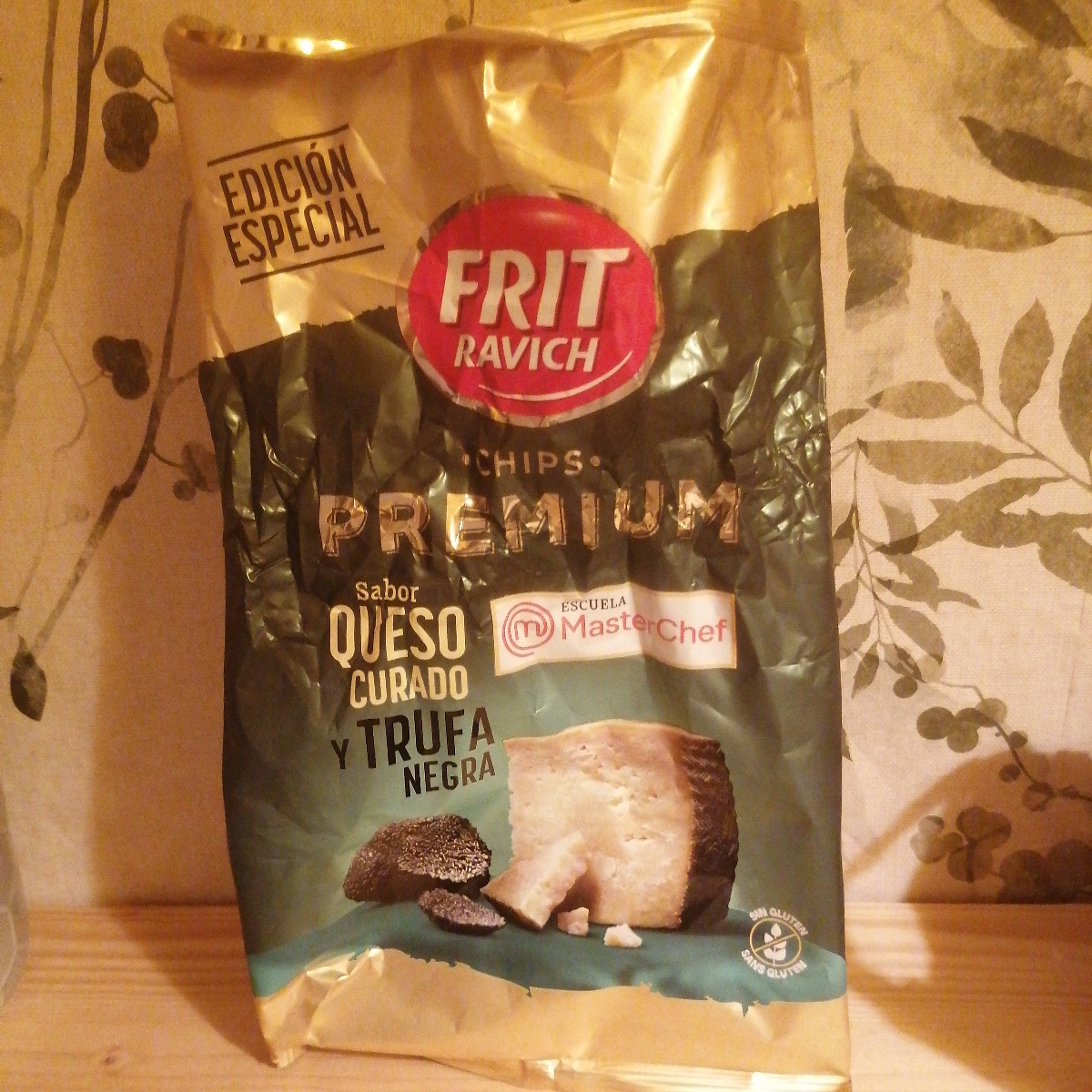 Chips Premium Sabor Queso Curado Y Trufa Negra from Frit Ravich - Vegan ...