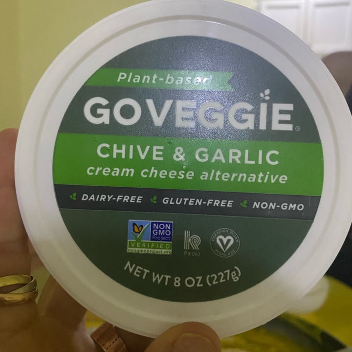 GO VEGGIE Chive & Garlic Cream Cheese Alternative Review | abillion