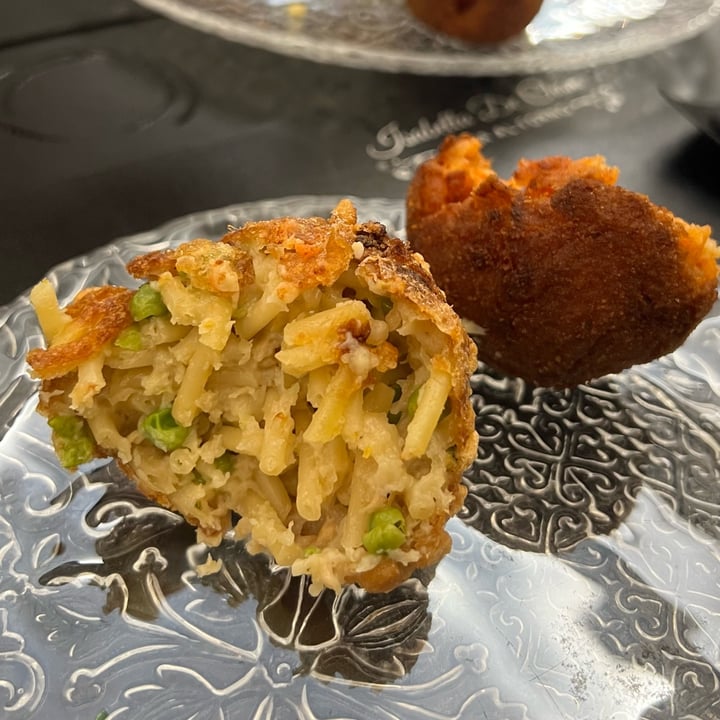 Isabella De Cham Pizza Fritta Napoli, Italy frittata di pasta Review ...