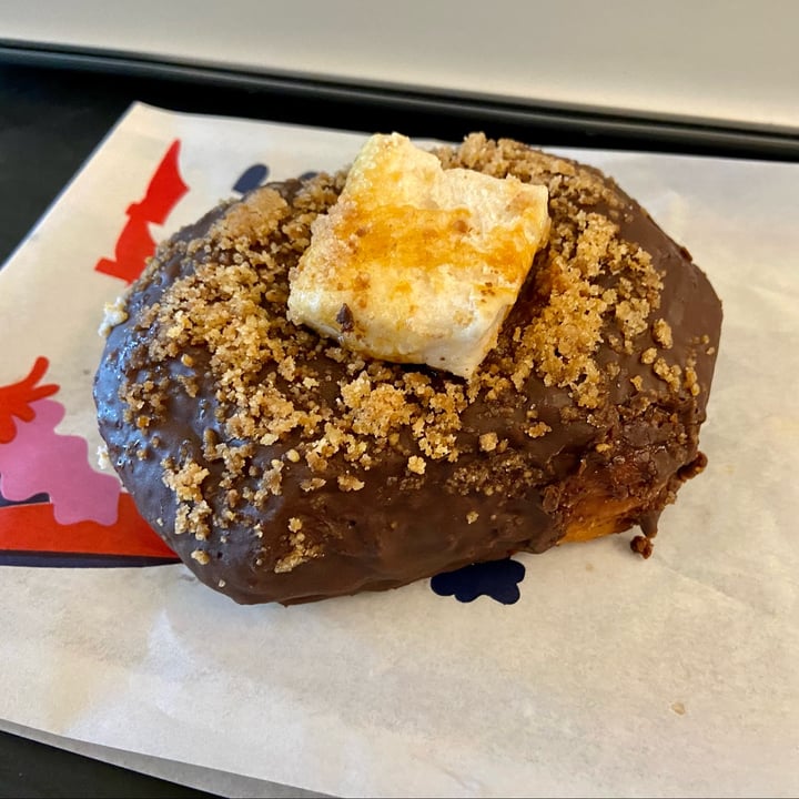 Cartems Donuts East Side, Vancouver, Canada S’mores Donut Review | abillion