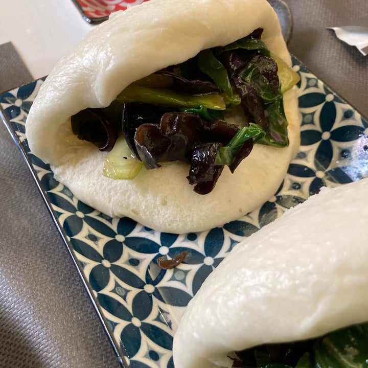 Mamma Cao Roma, Italy Panini Bao con Pak choi e funghi neri Review ...