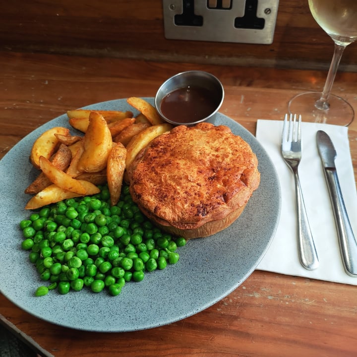 Cabin Bar United Kingdom Veggie Pie and Mash Review | abillion