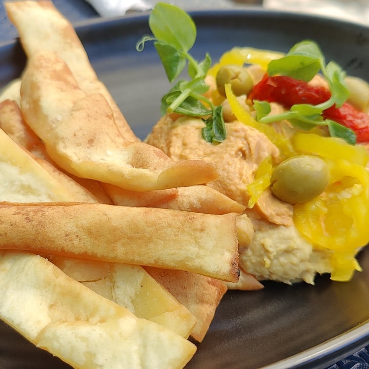 Six Mile Pub Victoria, Canada Hummus Duo Review | abillion