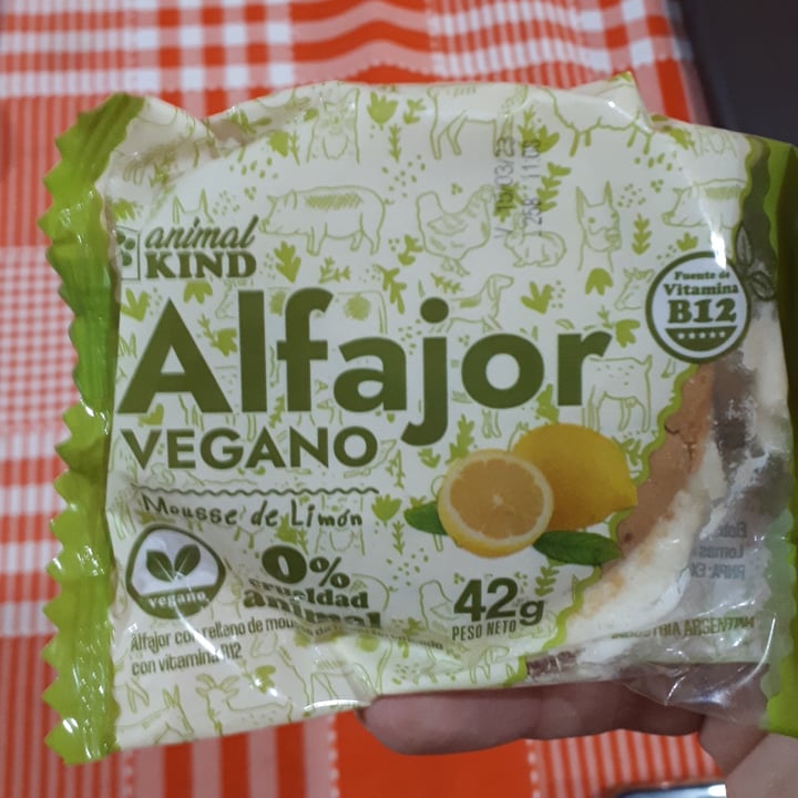 Animal kind Alfajor Vegano Mousse de Limon Review | abillion