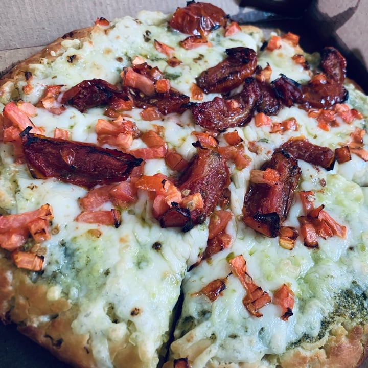 Toppers Pizza Bloomington, United States Vegan Pesto Margherita Review ...