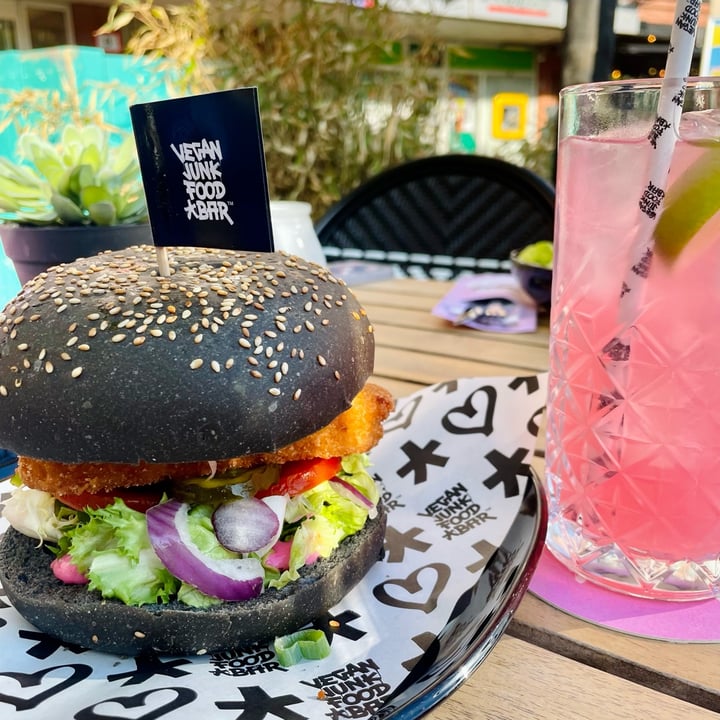 Vegan Junk Food Bar Oud-Zuid, Amsterdam, Netherlands Flashy Burger ...