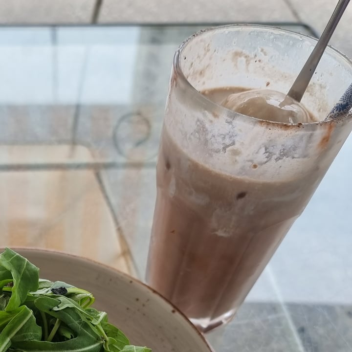Commune Cafe Burleigh Heads, Australia Vegan Iced Chocolate Review ...