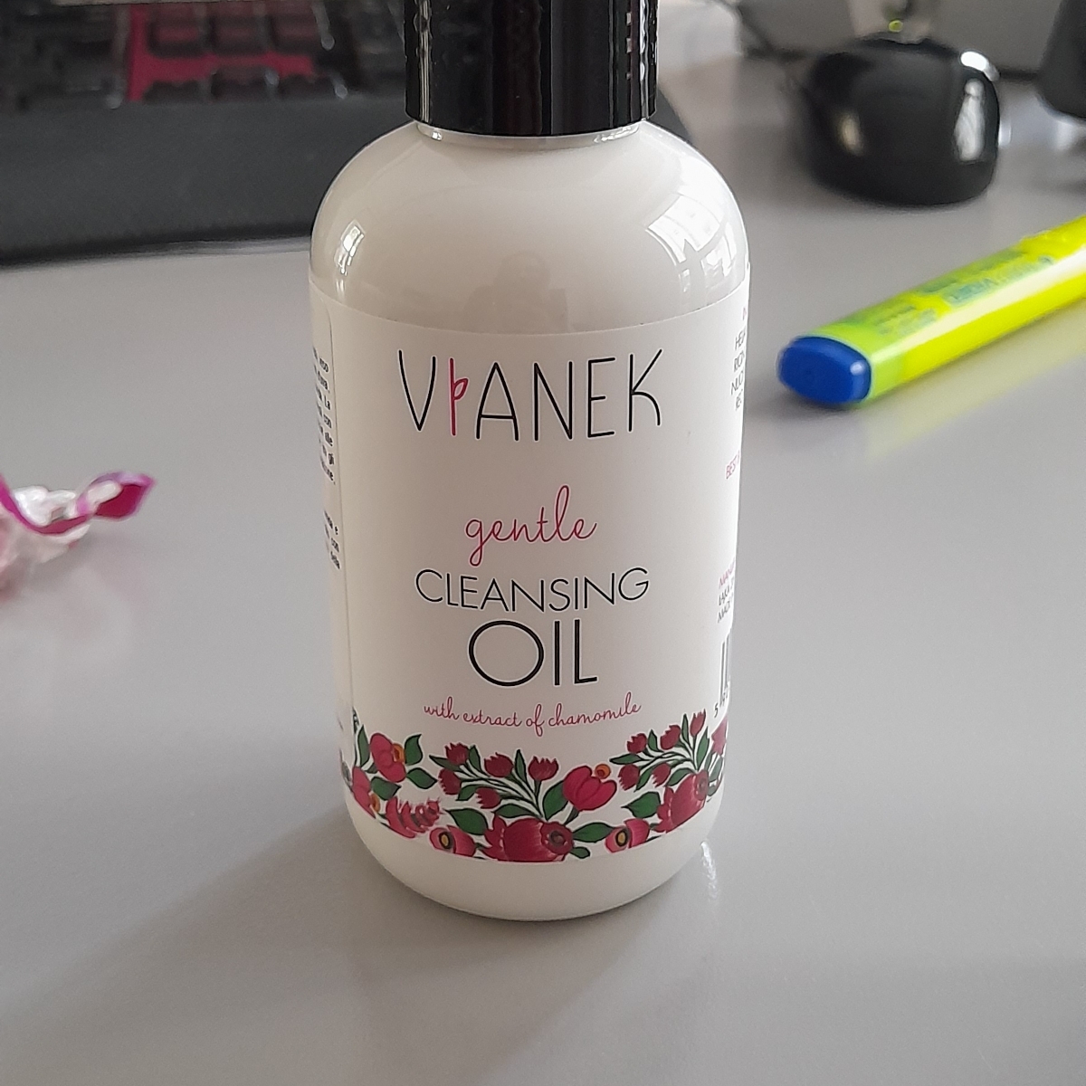 Gentle Cleansing Oil from Vianek - Vegan Product Reviews & Ratings ...