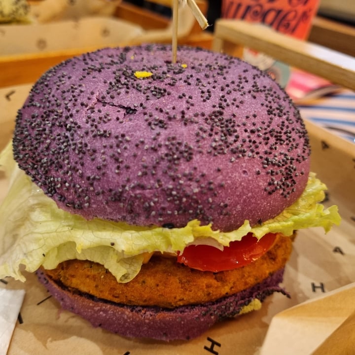 Flower Burger Milano, Italy Purple Cheesy Review | abillion